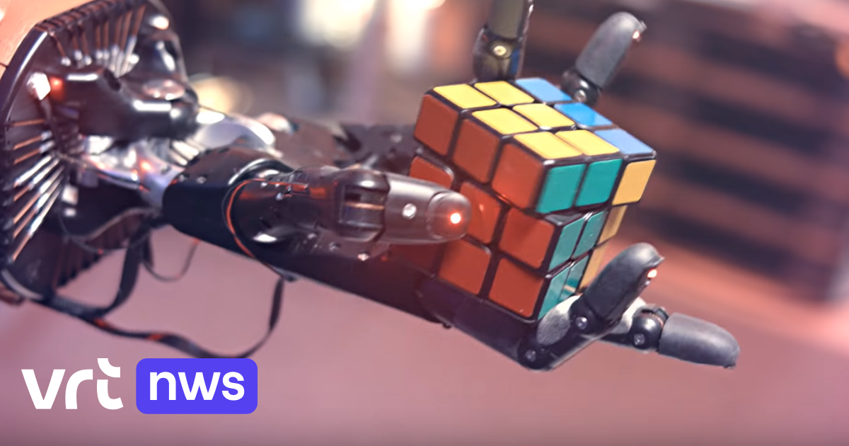Robot van Elon Musk lost Rubiks Kubus op met één hand | VRT NWS: nieuws