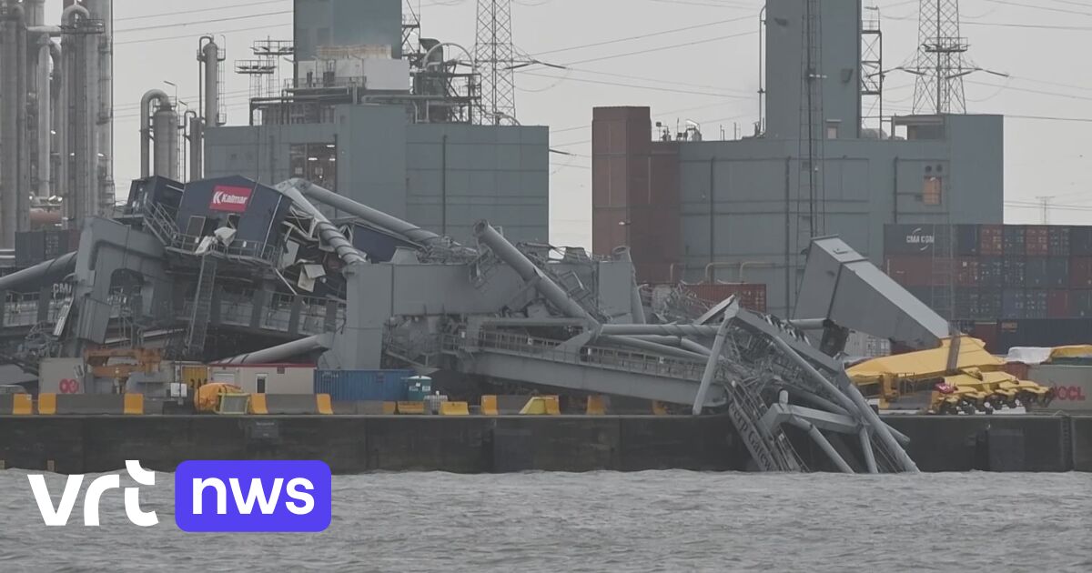 Drifting ship smashes into crane at Antwerp Docks | VRT NWS: news