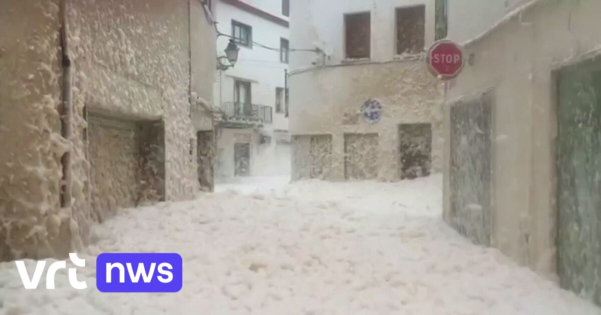 Storm Gloria bedekt Catalaanse kustplaatsen met zeeschuim en spoelt ...