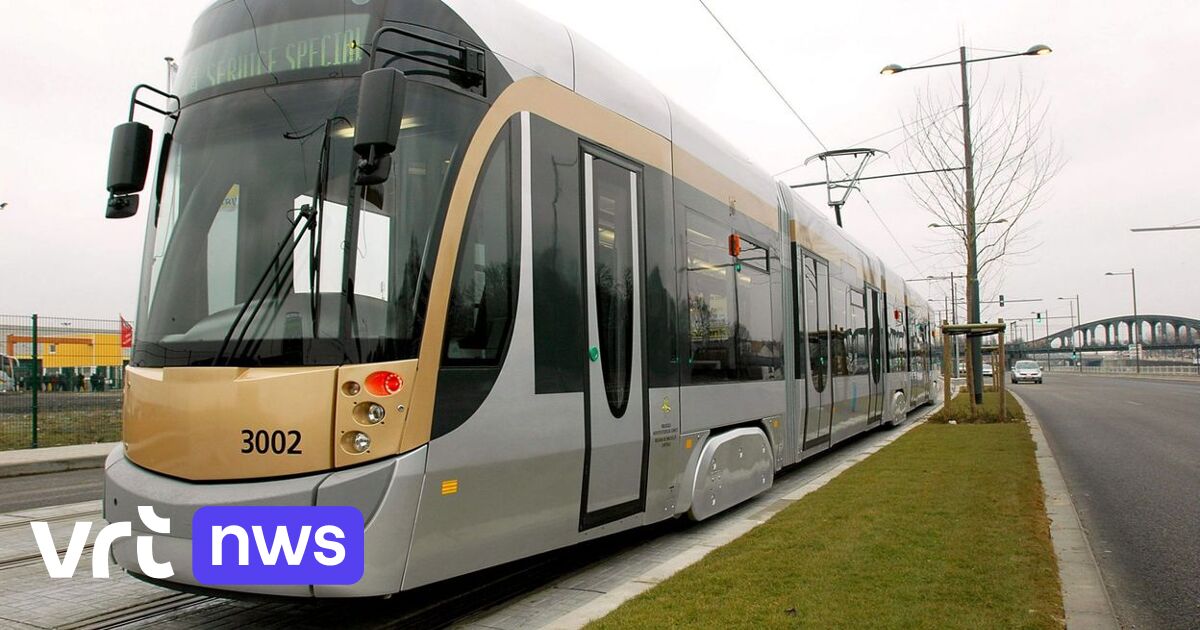 Nieuwe tram tussen centrum Brussel en Militair Hospitaal rijdt dwars ...