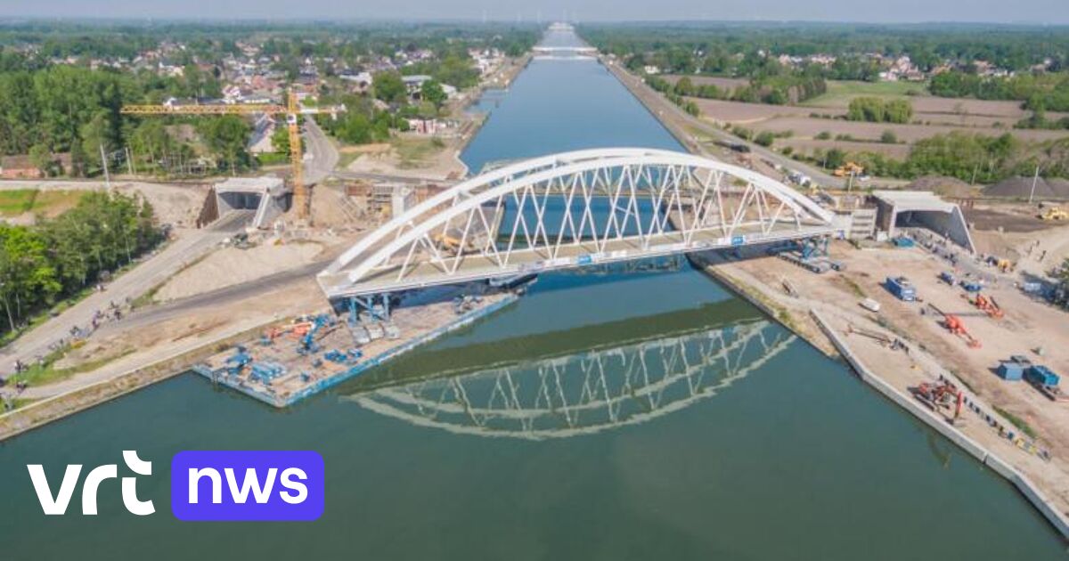 Nieuwe spoorbrug boven het Albertkanaal in Kuringen ingevaren | VRT NWS: nieuws