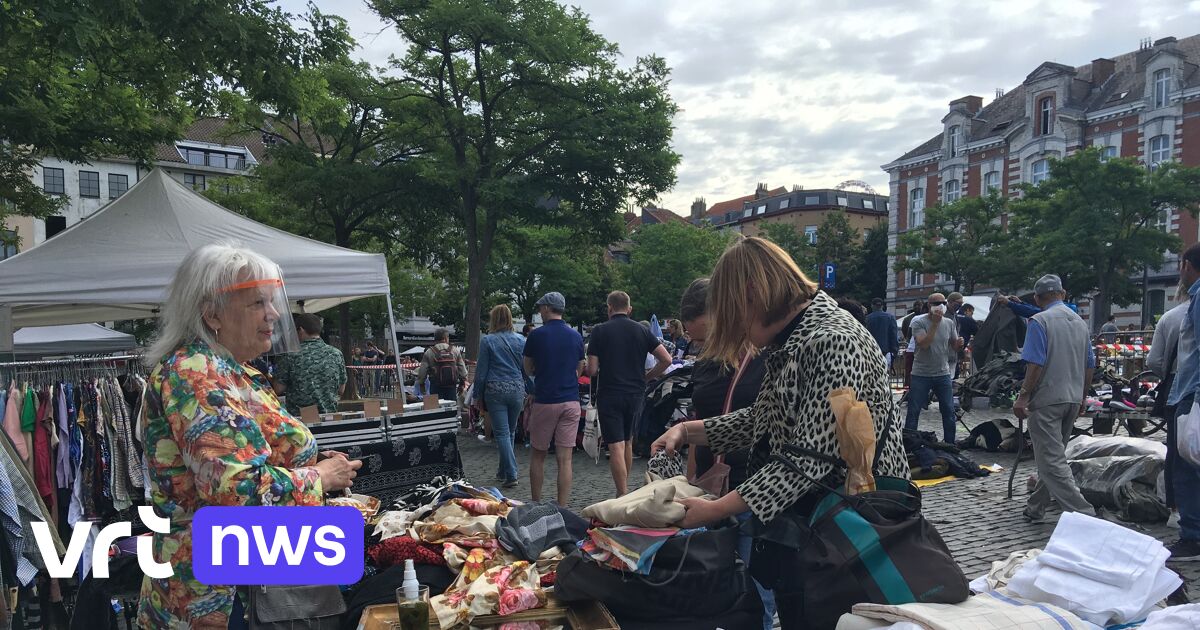 Vlooienmarkt op Vossenplein in Marollen opnieuw open, bezoekers zijn ...