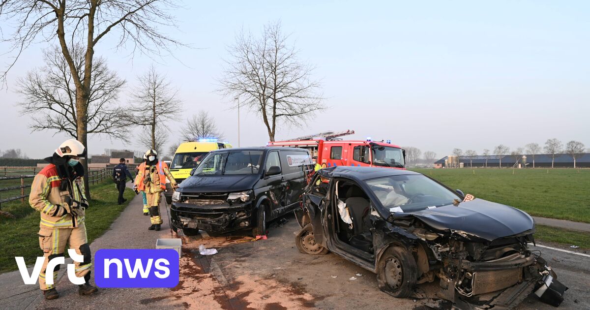 Ongeval met 3 auto's in Minderhout: brandweer moet bestuurder uit geklemd voertuig bevrijden ...