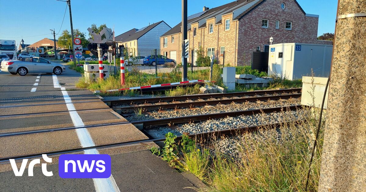 Autobestuurder rijdt slagbomen kapot in Herne: "Respecteer alsjeblieft de verkeersregels aan ...