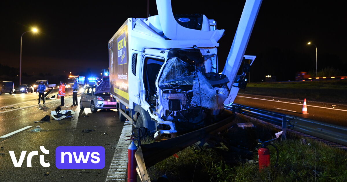 Rupeltunnel in Boom volledig afgesloten in de richting van Antwerpen door ongeval | VRT NWS: nieuws