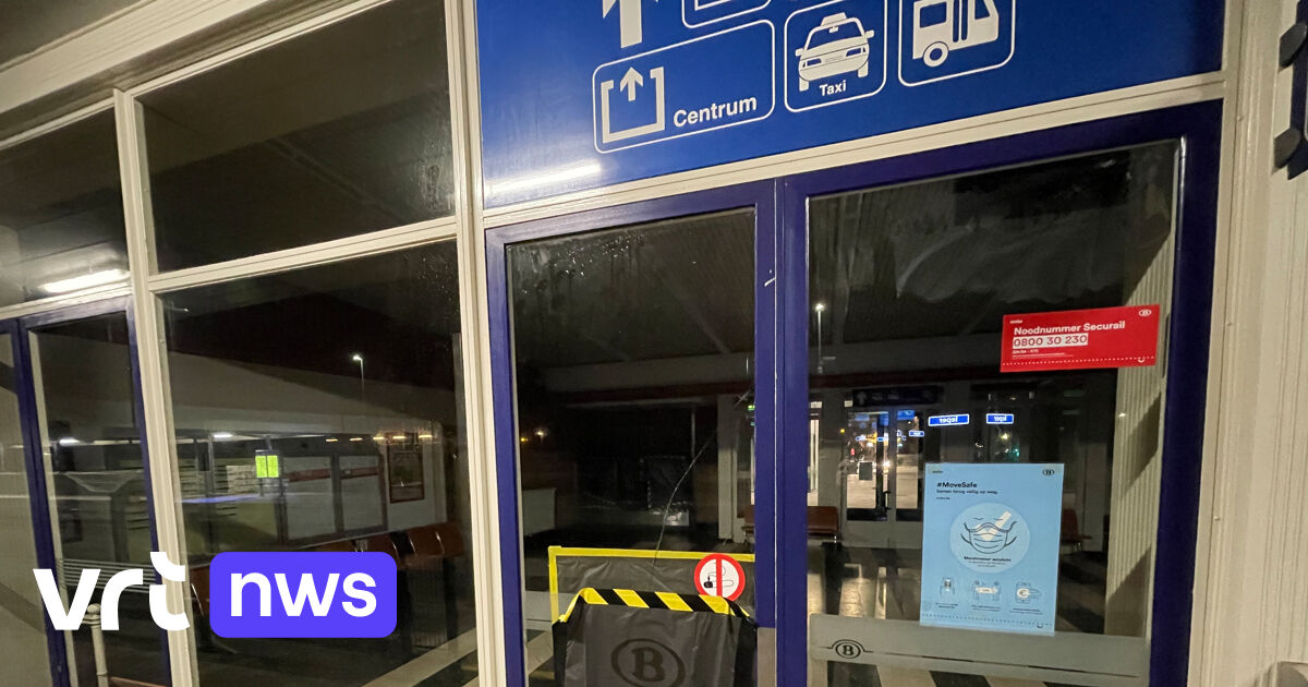 Vandalen vernielen station van Ieper en vluchten weg met de trein: "Ze ...