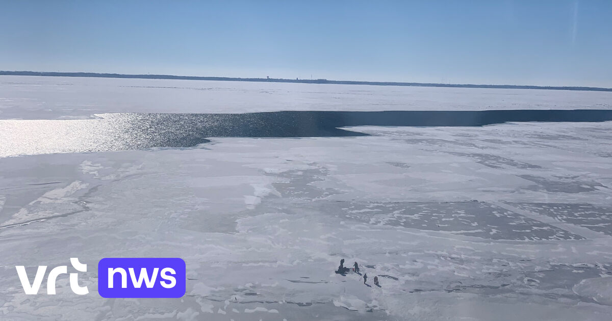Amerikaanse kustwacht redt 18 mensen op sneeuwscooters van grote ...