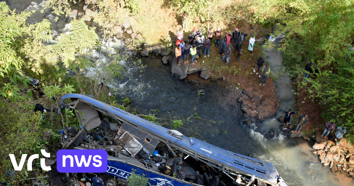 Tientallen doden in Kenia nadat bus van veertig meter hoge brug in ...