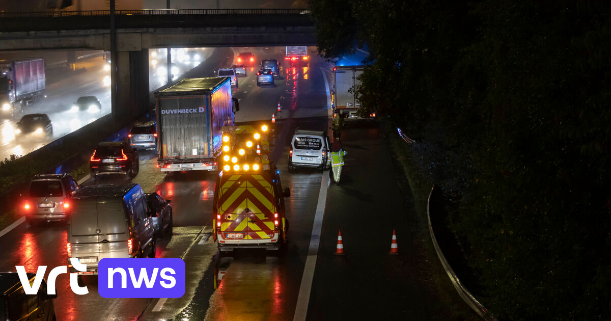Twee gewonden na botsing tussen vrachtwagen en personenwagen op E40 in Aalst | VRT NWS: nieuws