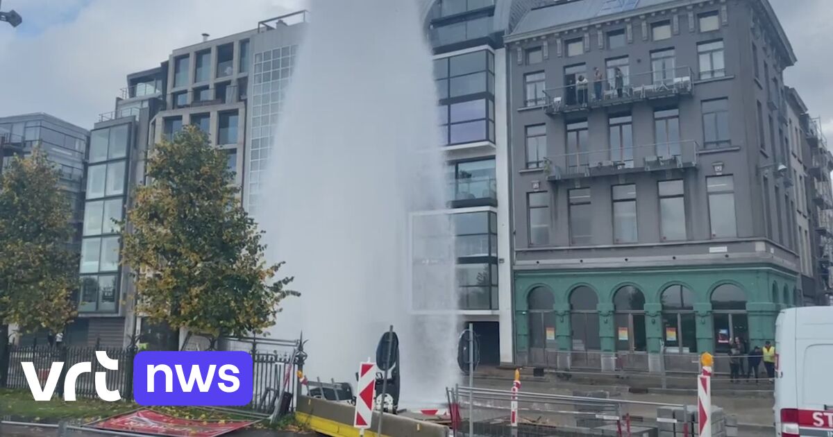 BEKIJK - Water spuit metershoog na lek aan Scheldekaaien in Antwerpen ...