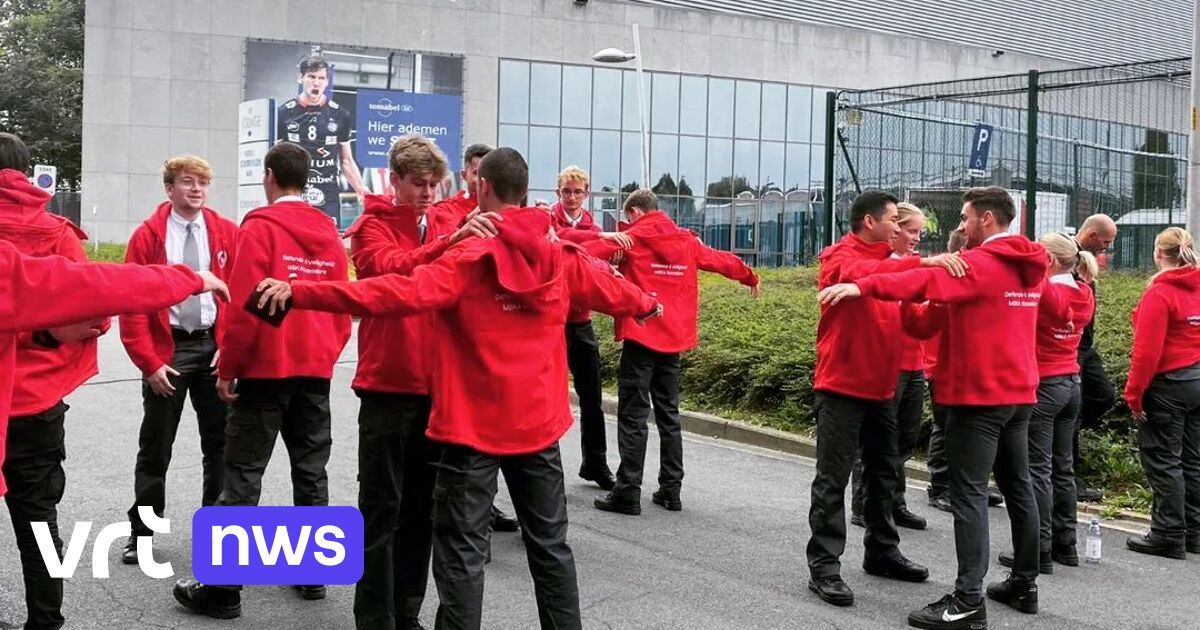 Leerlingen MSKA Roeselare lopen mee als steward bij wedstrijd tussen ...