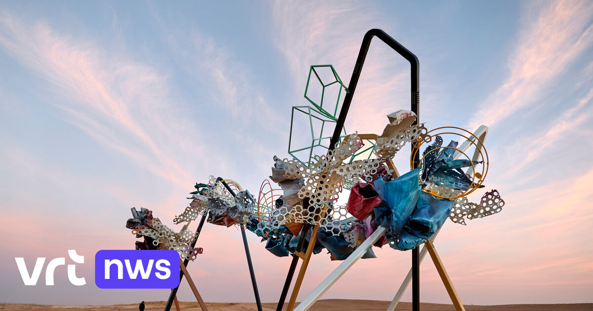 Kunstenaar Arne Quinze bouwt gigantisch lichtsculptuur in woestijn van ...