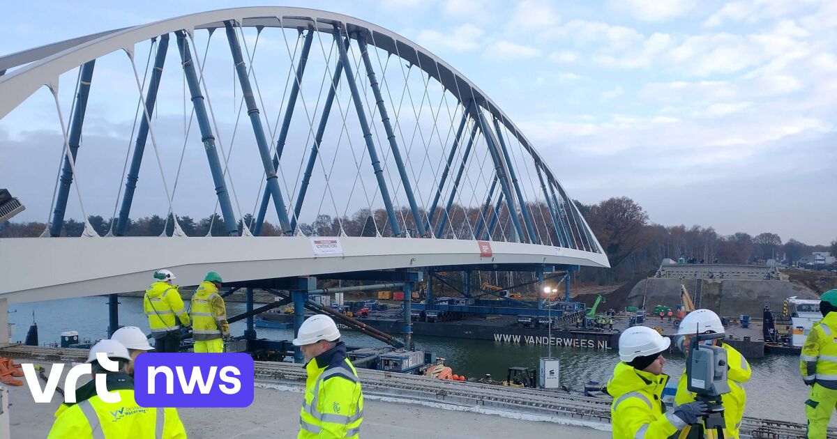In Viversel is de laatste nieuwe brug over Albertkanaal in Limburg geplaatst | VRT NWS: nieuws