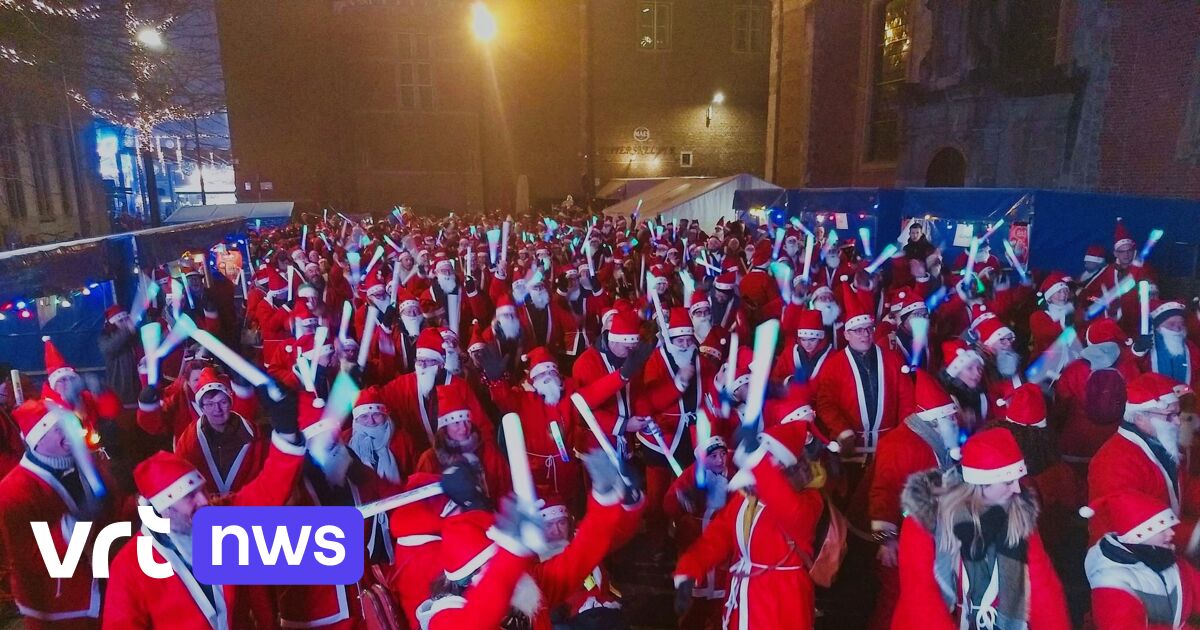 600 kerstmannen en -vrouwen wandelen of lopen de Santa Walk in Sint ...