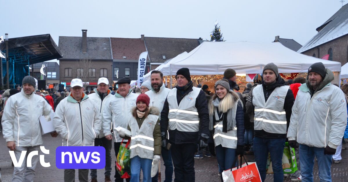 Politievakbond NSPV voert actie op kerstmarkt in Brakel | VRT NWS: nieuws