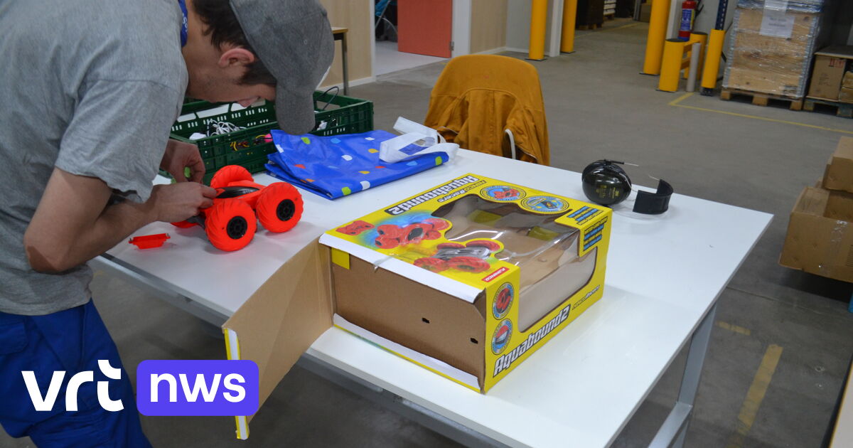 Maatwerkbedrijf Interwest in Veurne verdelen speelgoed onder kinderen ...