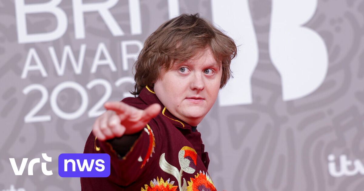 Wat doet het podium met Lewis Capaldi, die Tourette heeft? "Optreden ...