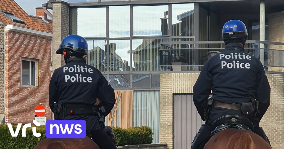 Nu ook agenten te paard voor verhoogd politietoezicht in grensstreek in ...