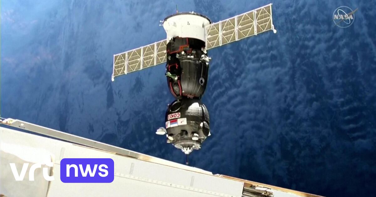 Russische Sojoez-capsule met extra voorraad voor bemanning komt aan bij ...