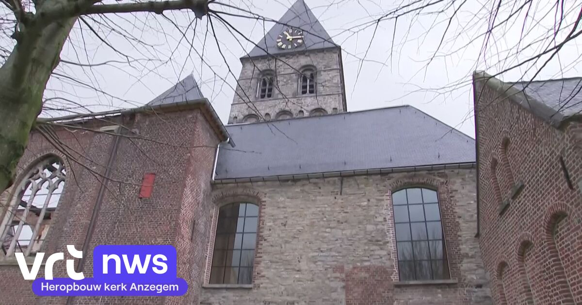 Inwoners van Anzegem bewonderen voor het eerst heropgebouwde kerk | VRT ...