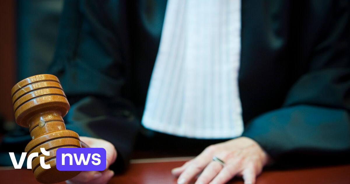 Man riskeert 18 maanden cel voor bedreigingen met machete naar vriendin en moeder in Houthalen ...