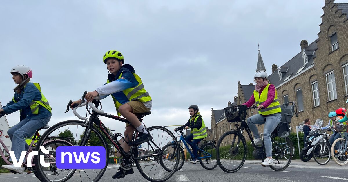 Ruim honderd leerlingen maken fietstocht in Ieper om aandacht te vragen voor veiliger verkeer ...