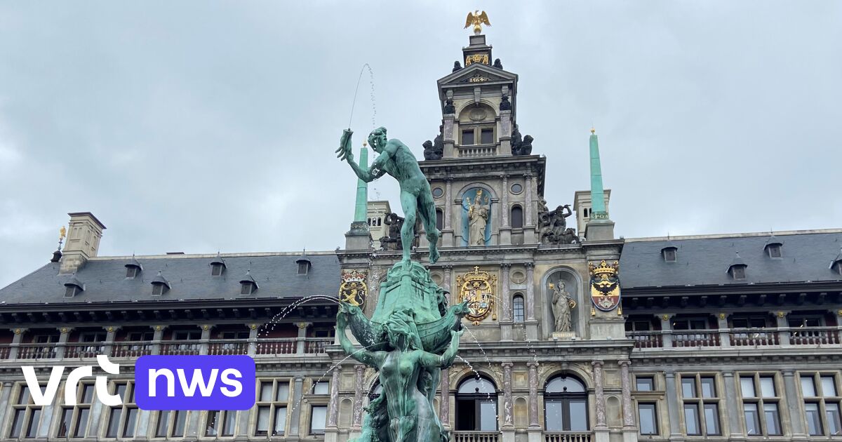 Fontein van Brabo op Grote Markt in Antwerpen spuit weer na 3 maanden ...