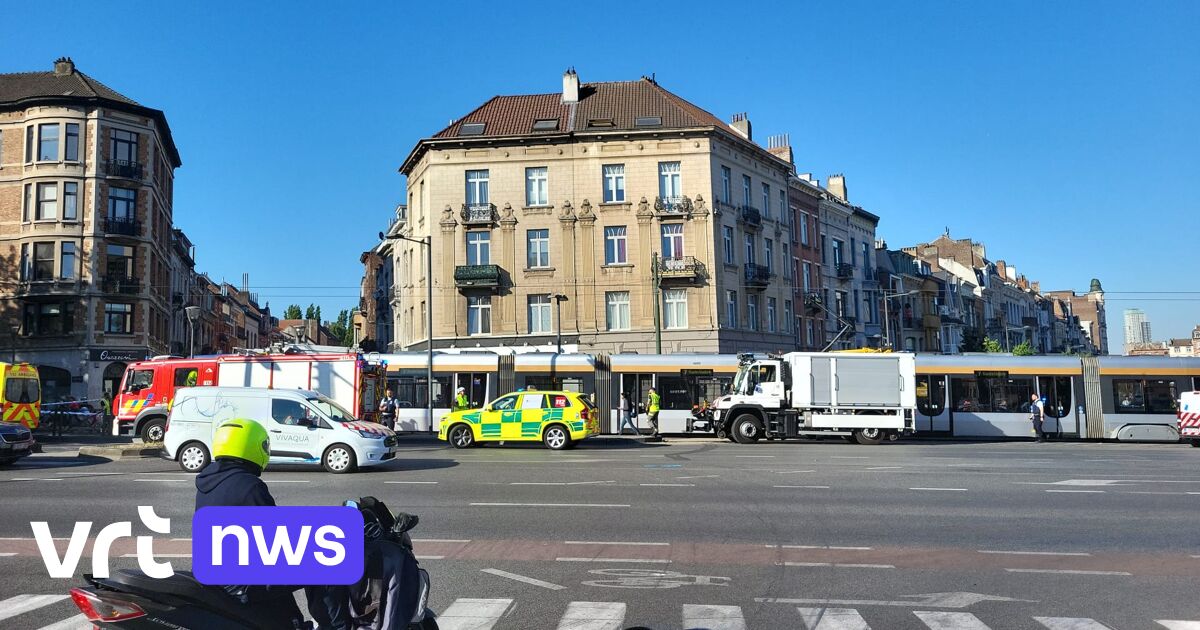 Vrouw aangereden door tram aan halte Demolder in Schaarbeek | VRT NWS: nieuws