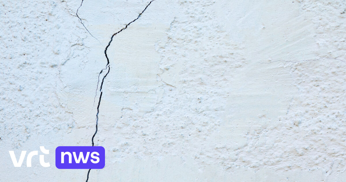 Scheuren in verschillende huizen in Harelbeke, wellicht door werken aan ...