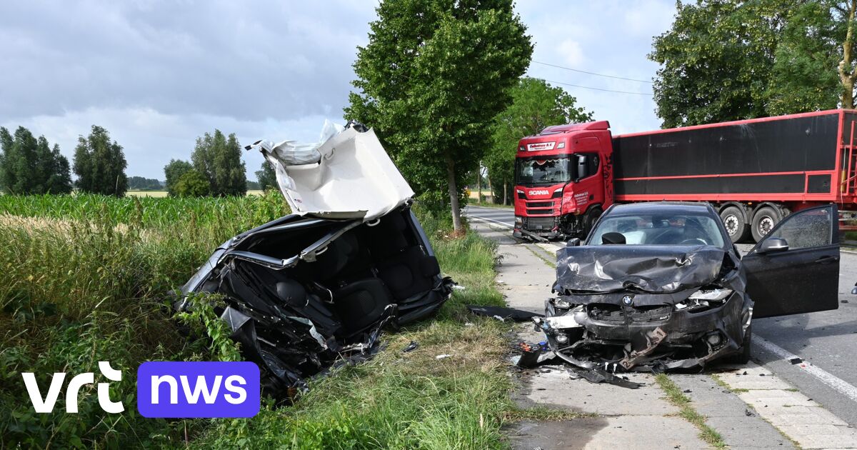 Bestuurder zwaargewond na verkeersongeval met vrachtwagen in Bossuit | VRT NWS: nieuws
