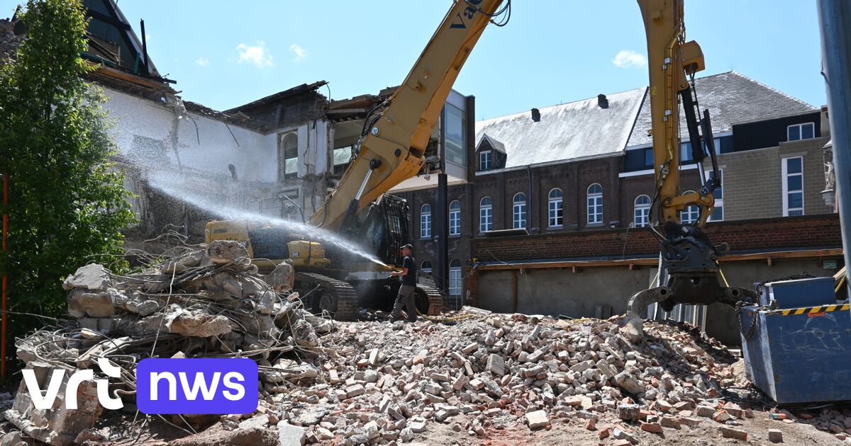 Afbraakwerken klooster in Heule gestart 2 jaar na zware brand | VRT NWS ...