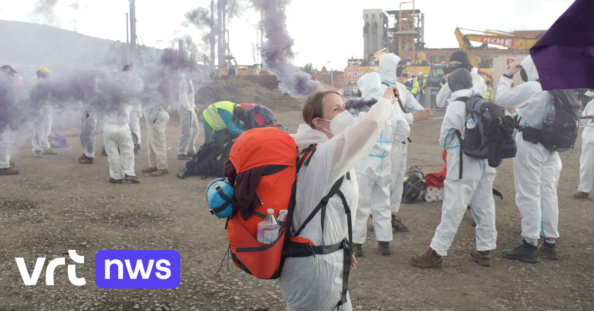 Klimaatprotest van actiegroep Code Rood aan Engie-site voorbij | VRT ...