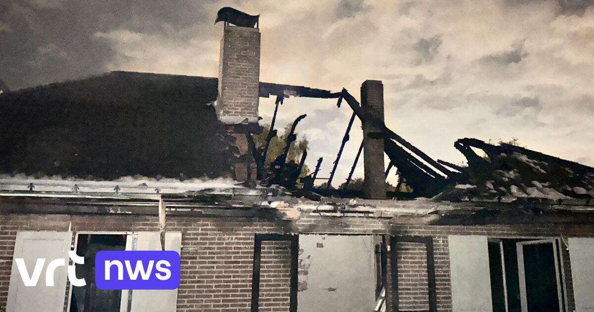 Huis dat onlangs verkocht werd, verwoest na zware brand in Sint Andries | VRT NWS: nieuws