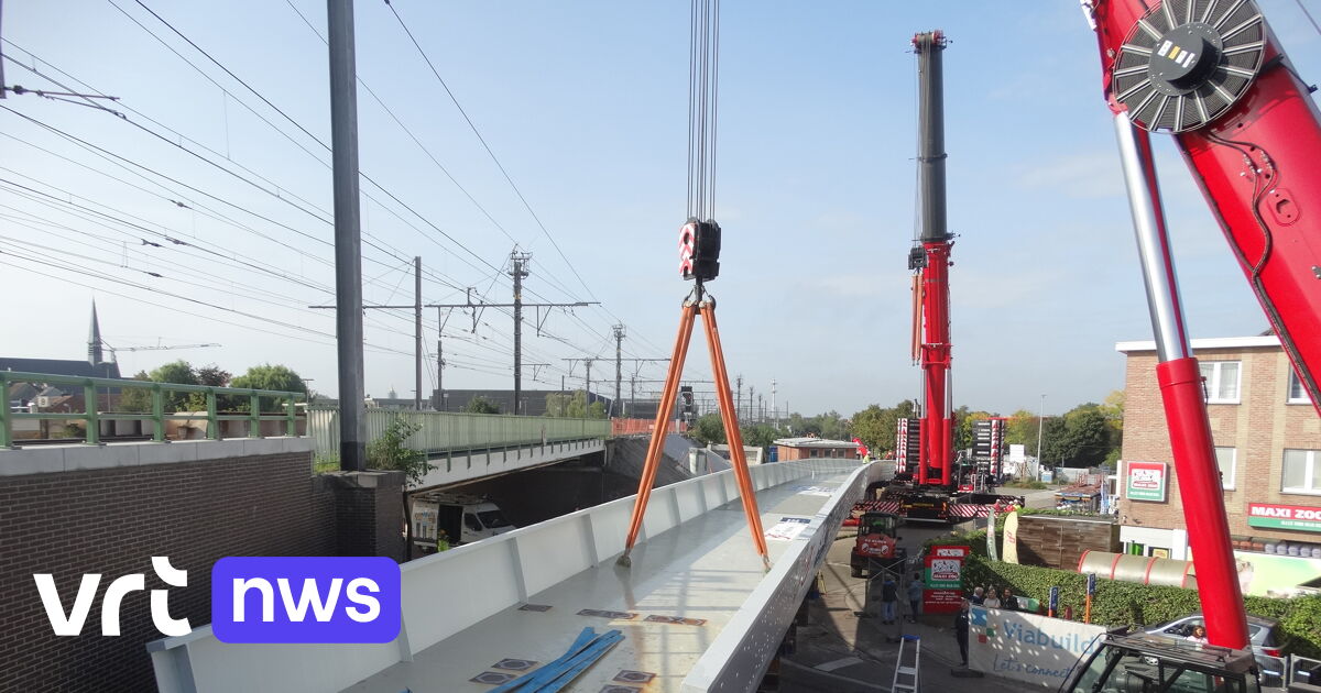 Nieuwe fietsbrug in Sint-Niklaas succesvol geplaatst: "Fietsers kunnen er vanaf volgende zomer ...