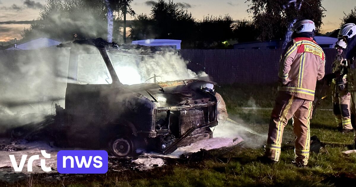 Motorhome brandt uit in Jabbeke: "Brand werd aangestoken" | VRT NWS Nieuws