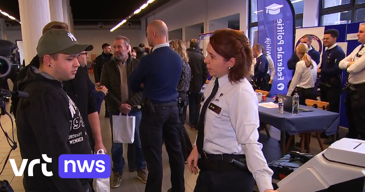 Jobbeurs federale politie Antwerpen lokt 650 geïnteresseerden | VRT NWS: nieuws