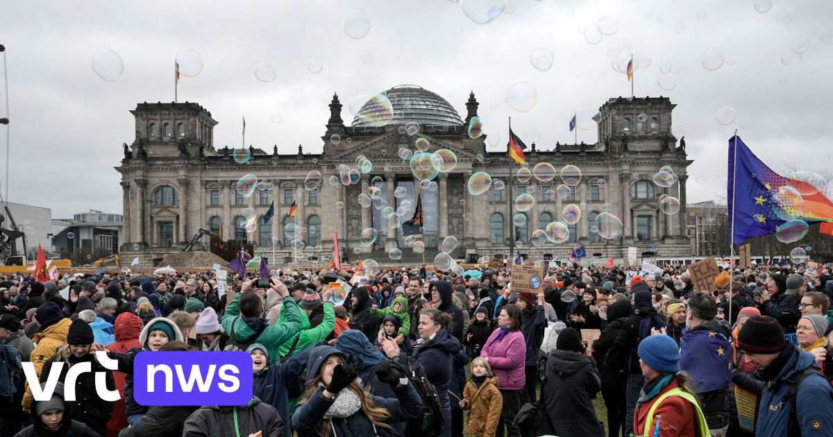 Minstens 200.000 Duitsers komen op straat tegen extreemrechts | VRT NWS: nieuws