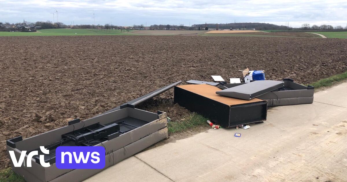 Meubels van volledige slaapkamer gedumpt in veld in Riemst: "Echt belachelijk" | VRT NWS: nieuws