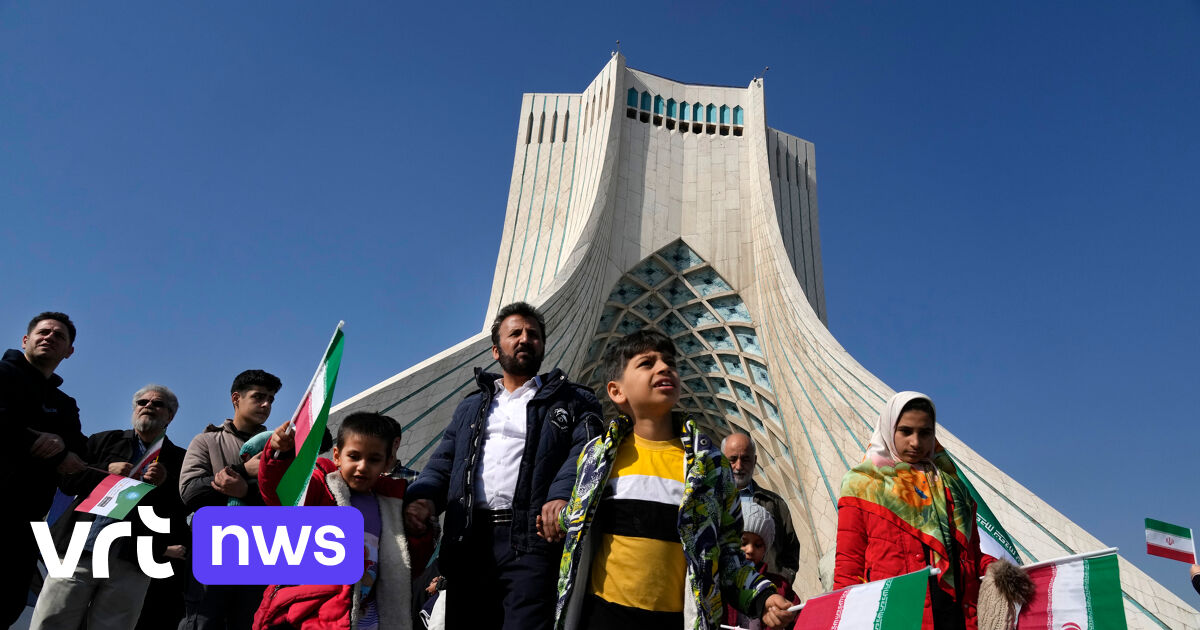 Tienduizenden mensen op straat in Iran om 45 jaar Iraanse revolutie te ...