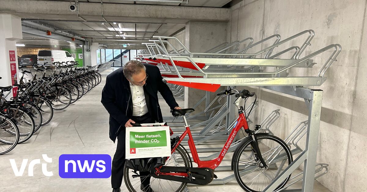 Nieuwe fietsenstalling geopend onder Zuidpark in Antwerpen | VRT NWS ...