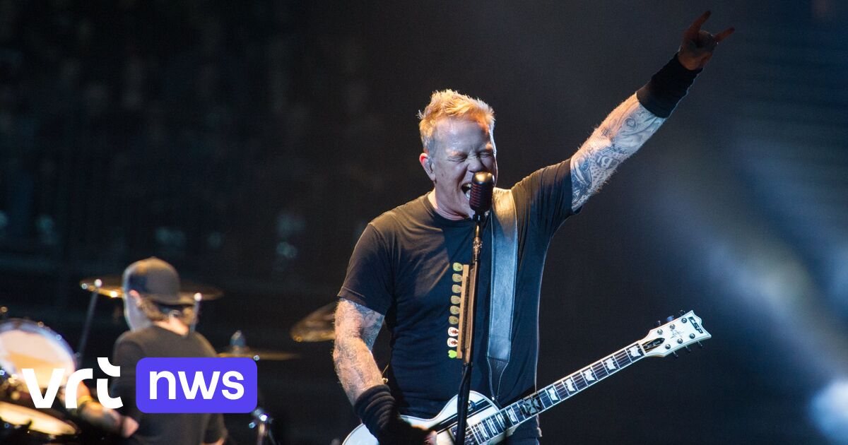 Metallica-frontman zet tattoo "met een snufje crematie-as" van ...