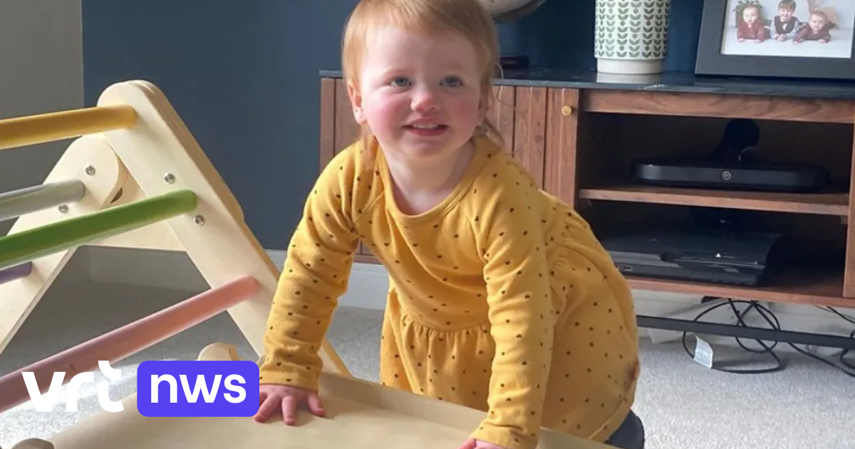 Wereldprimeur: Britse peuter die sinds geboorte doof was, kan horen ...