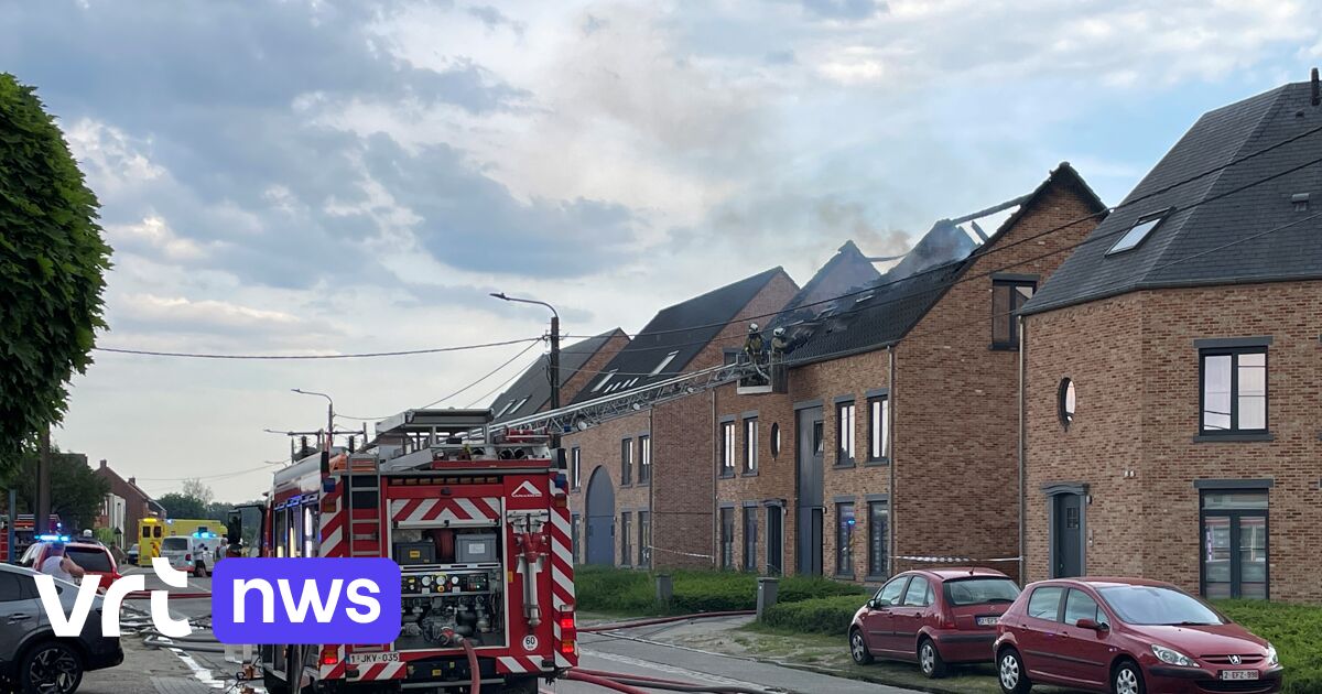 Brand verwoest zolderverdiepingen van 2 woningen in Wiekevorst | VRT NWS: nieuws