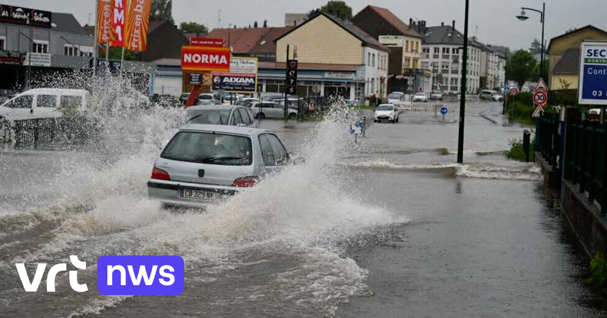 Code rood in Frankrijk: auto's drijven door de straten in de Moezel ...
