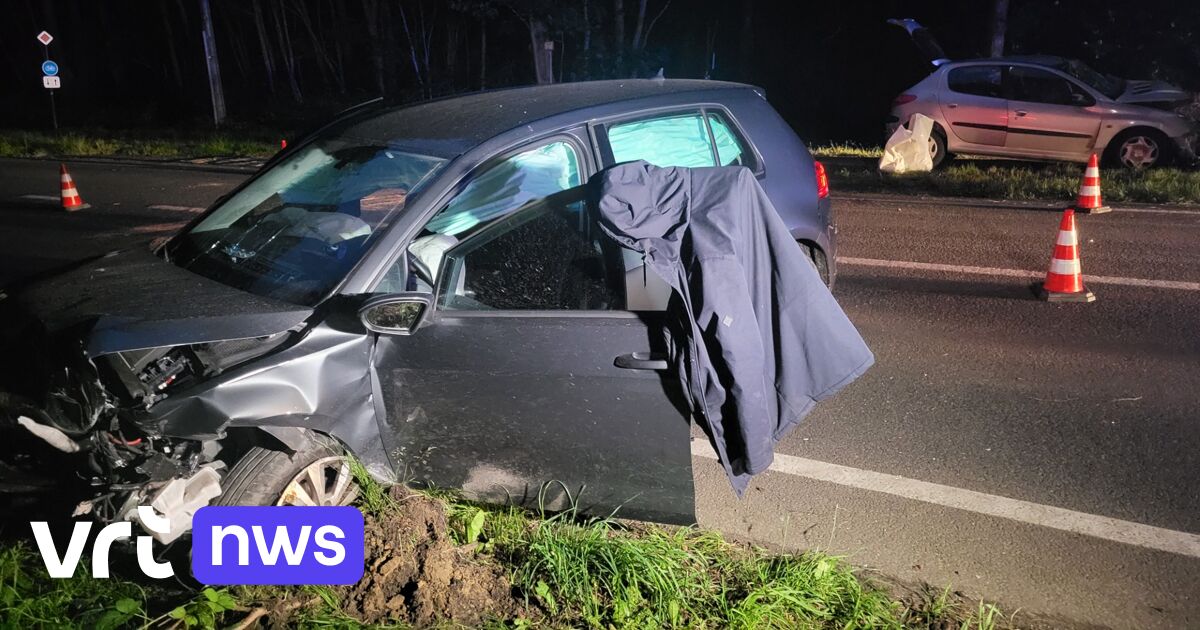 Twee gewonden na frontale botsing tussen 2 auto's in Kasterlee | VRT NWS: nieuws