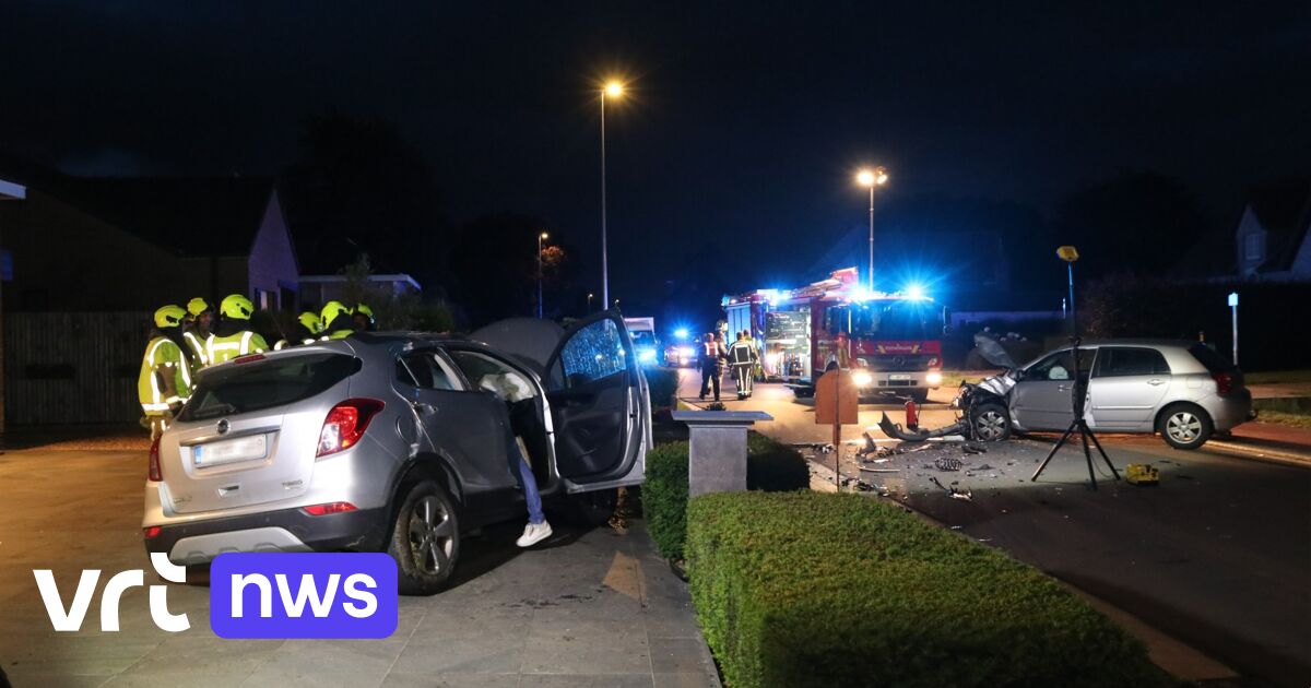 Frontale botsing in Sinaai: 1 zwaargewonde en grote ravage | VRT NWS: nieuws