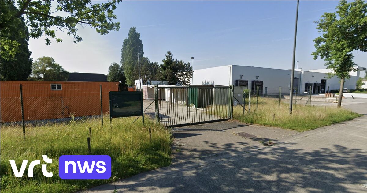 Zele bouwt beveiligd en betalend parkeerterrein uit voor bestelwagens ...