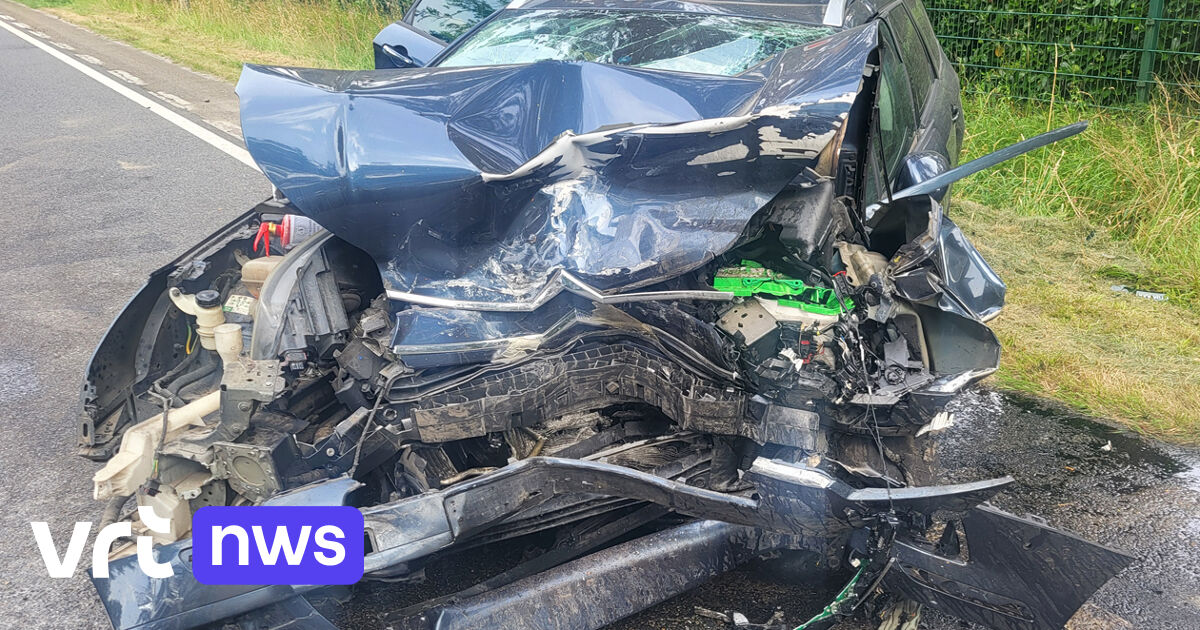 Verschillende gewonden bij frontale aanrijding in Oud-Turnhout | VRT NWS: nieuws