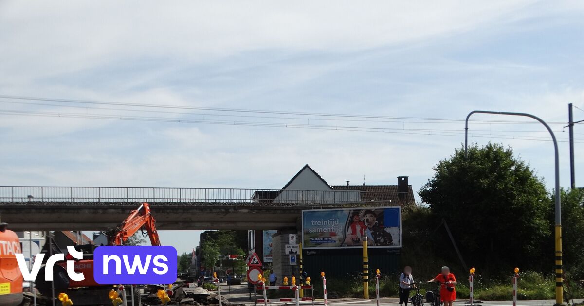 Wegbeheerder roept voetgangers en fietsers in Sint-Niklaas op om niet via werfzone kruispunt op ...