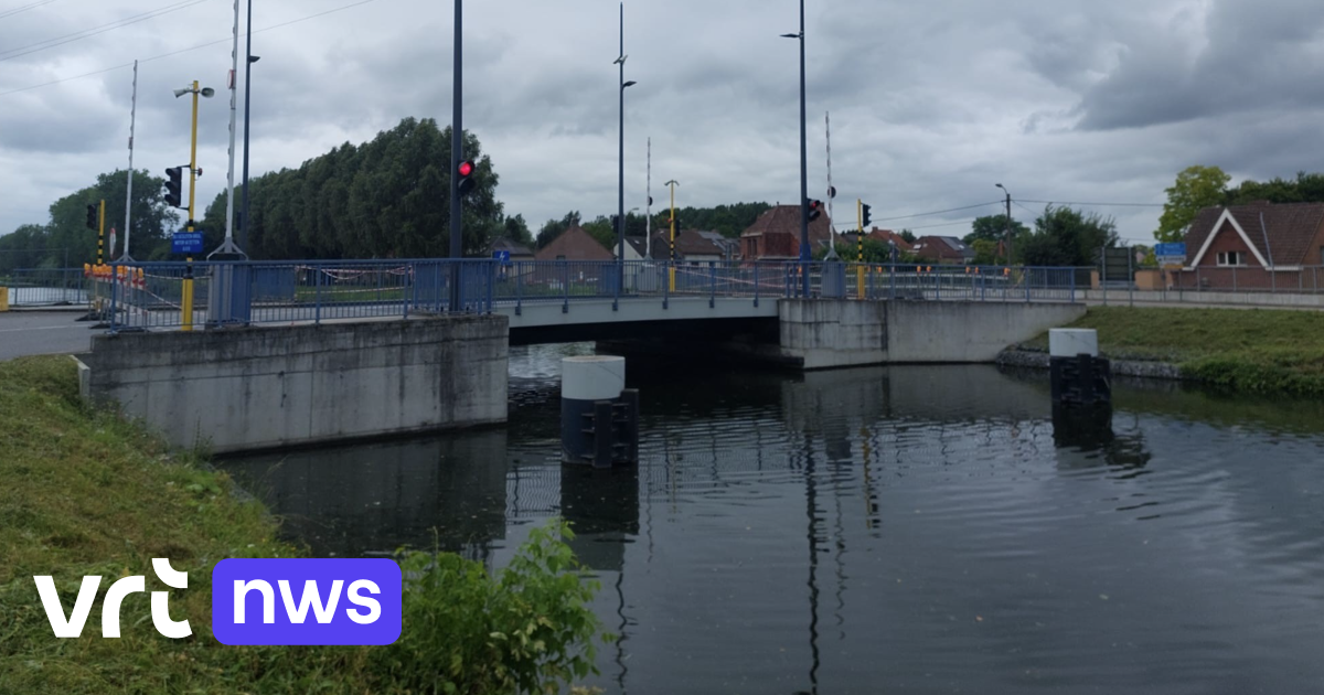 Ook hulpdiensten staan in de file voor defecte brug in Tildonk: "Vroeg ...